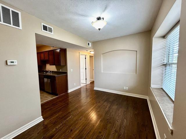 The Terrace on Jackson 1 Bedroom Apartment for Rent at 601 S 31st Ave, Omaha, NE 68105 Leavenworth