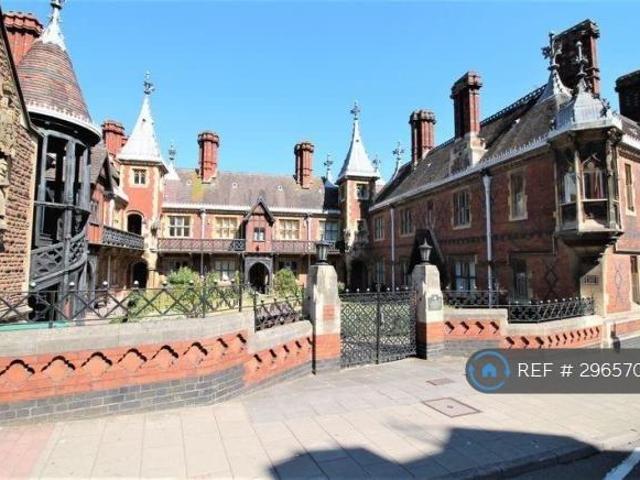 The Three Kings Court, Bristol, BS1 2 bed flat to rent £2,100 pcm £485 pw