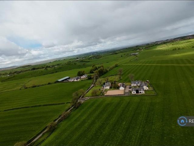 The Three Sisters, East Kilbride, G75 4 bed detached house to rent £3,000 pcm £692 pw