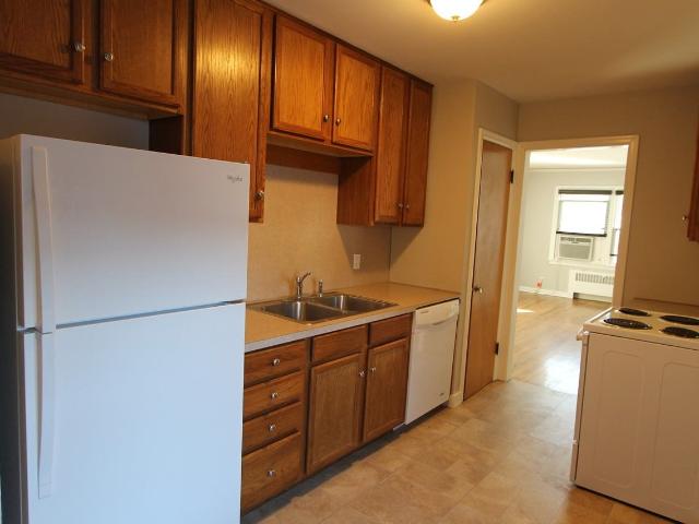 The Tiverton 1 Bedroom Apartment for Rent at 3304 Jackson St, Omaha, NE 68105