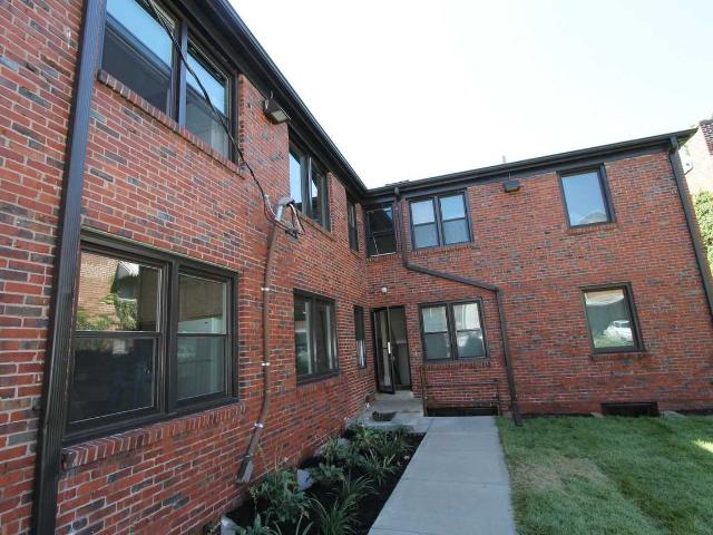 The Tiverton 1 Bedroom Apartment for Rent at 3304 Jackson St, Omaha, NE 68105