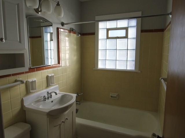 The Tiverton 2 Bedroom Apartment for Rent at 3304 Jackson St, Omaha, NE 68105