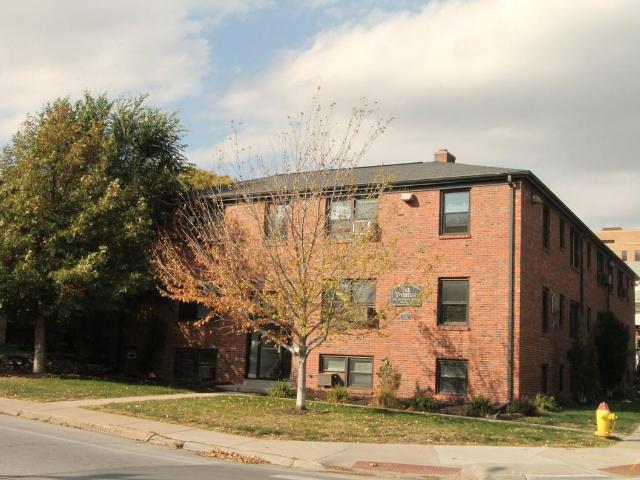 The Tiverton 2 Bedroom Apartment for Rent at 3304 Jackson St, Omaha, NE 68105