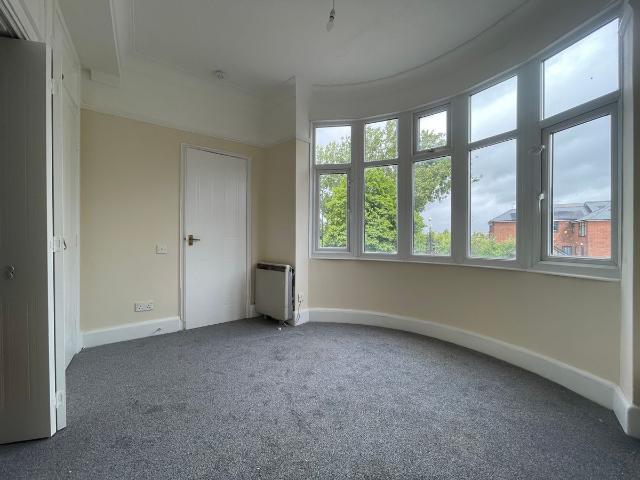 The Triangle, Bitterne Park, Southampton SO18, 1 bed flat to rent, £830 pcm | PrimeLocation