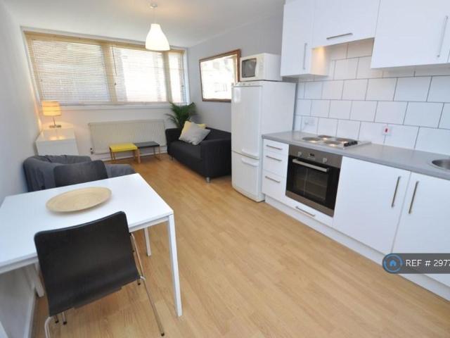 The Triangle, London, EC1V 2 bed flat to rent £2,600 pcm £600 pw