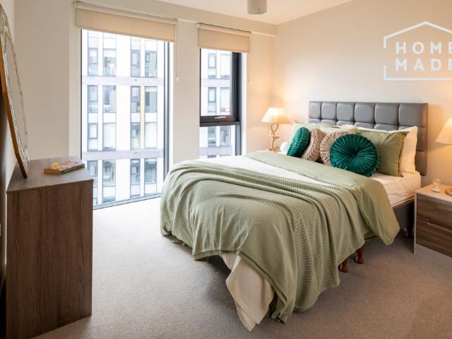 The Trilogy, M15 3 bed apartment to rent £2,115 pcm £488 pw