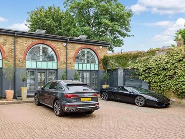 The Triple Crown, 15 Kew Foot Road, London, TW9 2SS, United Kingdom | 4 bed house for rent #134516984 | Rentberry