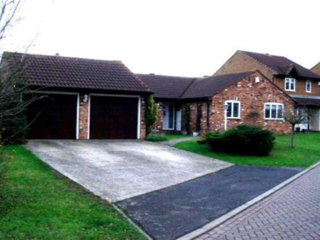 The Turnstones, Gravesend 4 bed detached bungalow to rent £4,500 pcm £1,038 pw