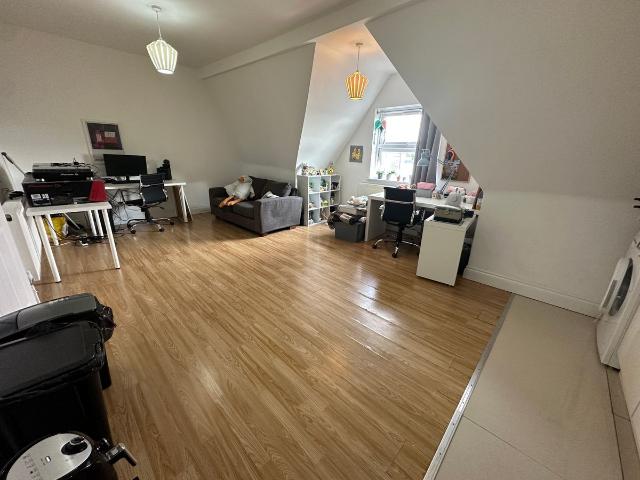 The Vale, Acton W3, 1 bed flat to rent, £1,550 pcm | PrimeLocation