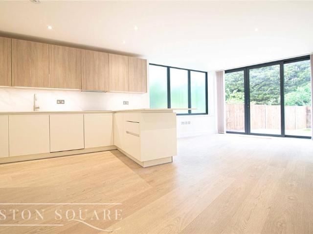 The Vale, London, NW11 2 bed maisonette to rent £2,450 pcm £565 pw