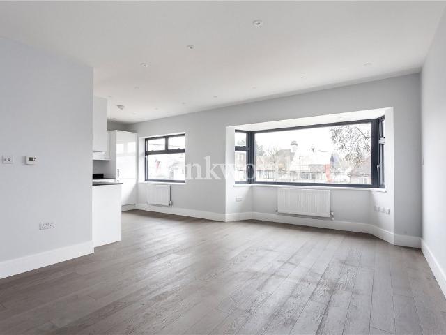 The Vale, London NW11, 3 bed maisonette to rent, £3,200 pcm | PrimeLocation