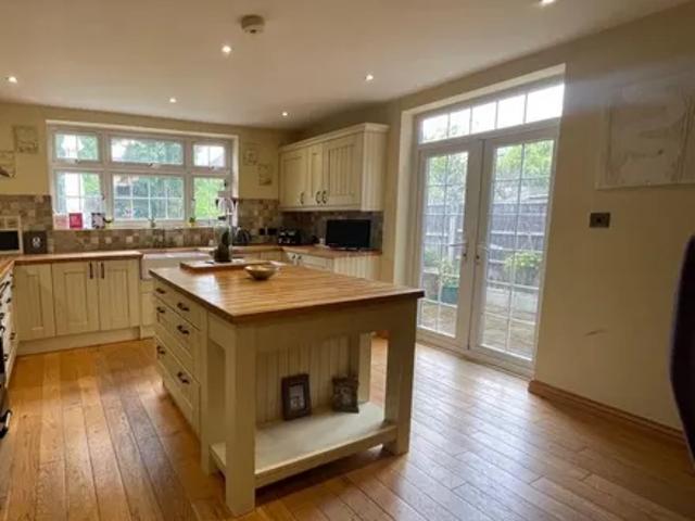 The Vale, Oakwood, London, N14 6AU, United Kingdom | Room for rent #130434229 | Rentberry