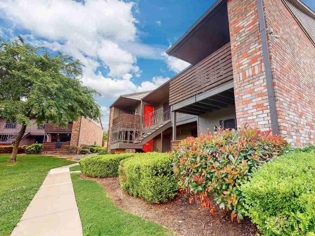 The Vanderbilt 1 Bedroom Apartment for Rent at 2053 Estrada Pkwy, Irving, TX 75061