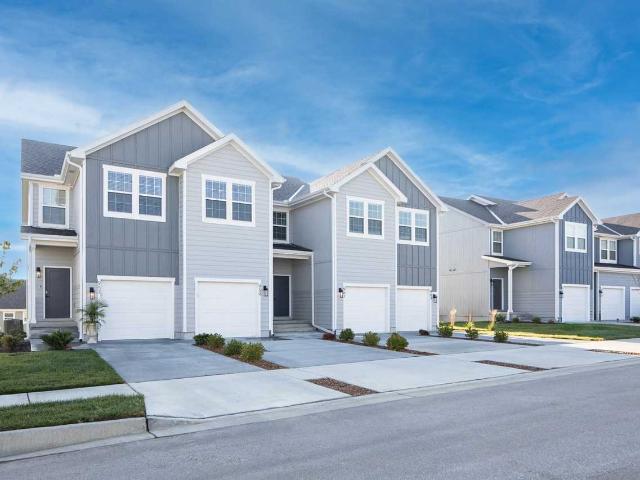 The Venue 3 Bedroom Apartment for Rent at 960 Cedarcrest Dr, Raymore, MO 64083