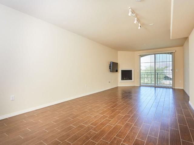 The Verandas 2 Bedroom Apartment for Rent at 21535 Roscoe Blvd, Los Angeles, CA 91304 Canoga Park