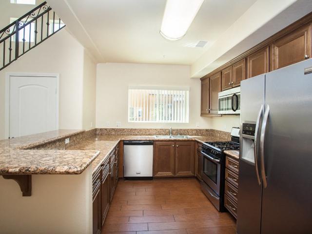 The Verandas 2 Bedroom Apartment for Rent at 21535 Roscoe Blvd, Los Angeles, CA 91304 Canoga Park