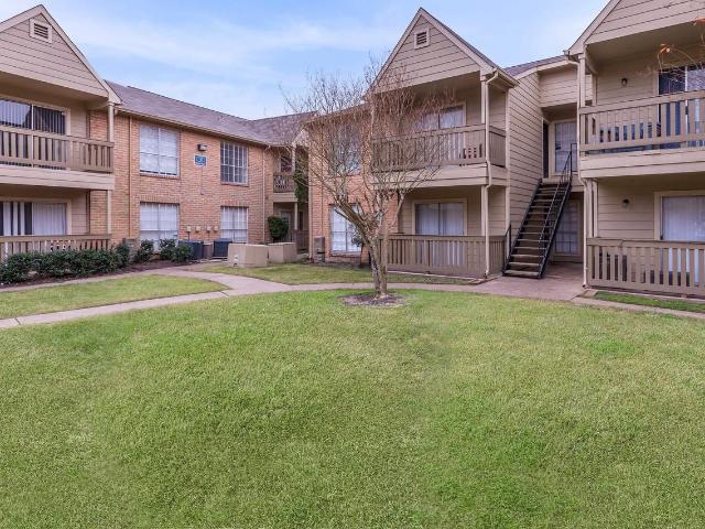 The Victorian 2 Bedroom Apartment for Rent at 9400 Coventry Square Dr, Houston, TX 77099 Alief