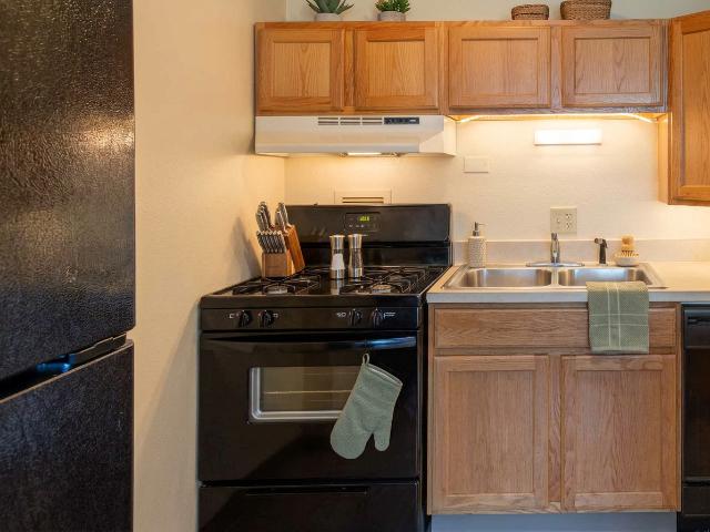 The View at 62nd Studio Apartment for Rent at 6140 Raytown Rd, Raytown, MO 64133
