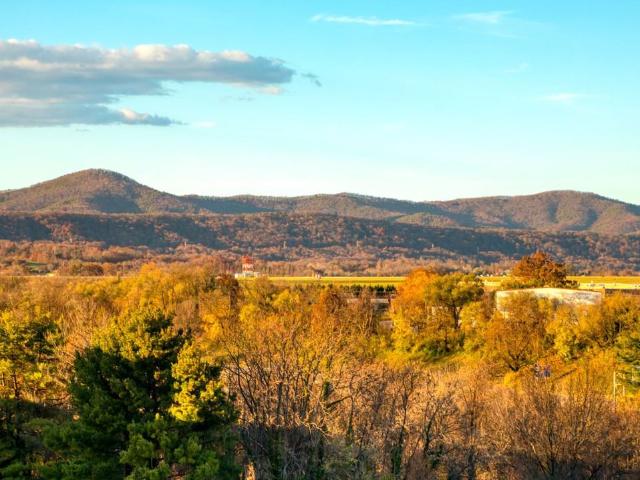 The View at Blue Ridge Commons 3 Bedroom Apartment for Rent at 2647 Frontage Rd Nw, Roanoke, VA 24017 Miller Court Arrowood
