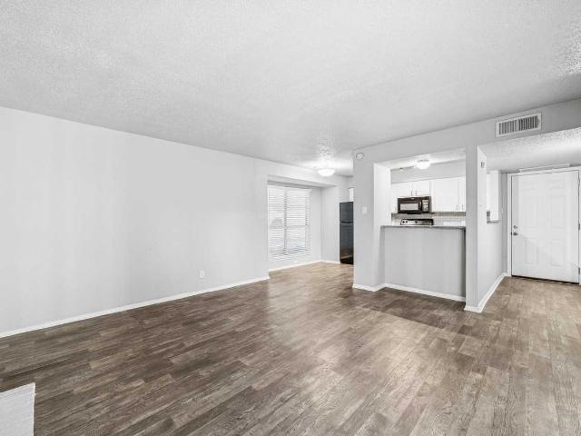 The View at Lake Highlands 1 Bedroom Apartment for Rent at 9855 Shadow Way, Dallas, TX 75243