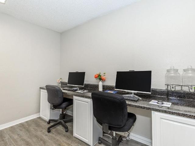 The View @ Riverside Apartments 2 Bedroom Apartment for Rent at 910 E 61st St, Tulsa, OK 74136 Saint Thomas Square