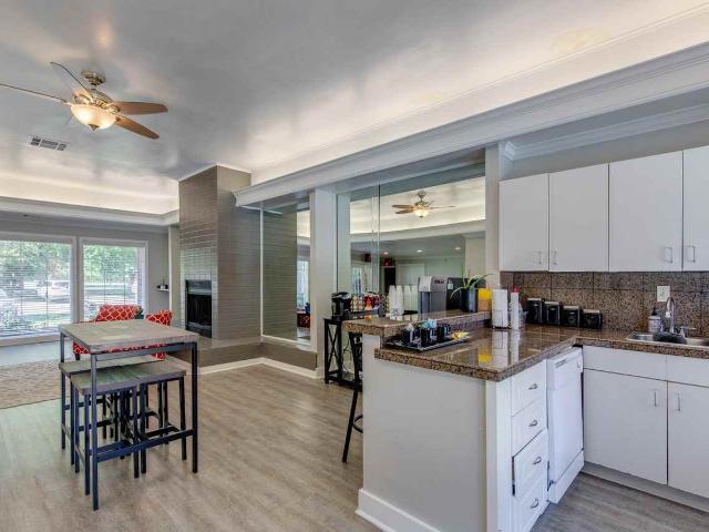 The View @ Riverside Apartments 2 Bedroom Apartment for Rent at 910 E 61st St, Tulsa, OK 74136 Saint Thomas Square