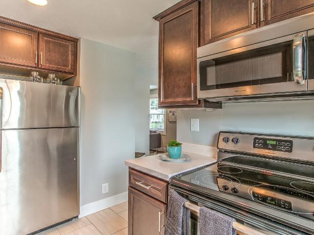 The Village 2 Bedroom Apartment for Rent at 3057 S 41st St, Omaha, NE 68105 Hanscom Park
