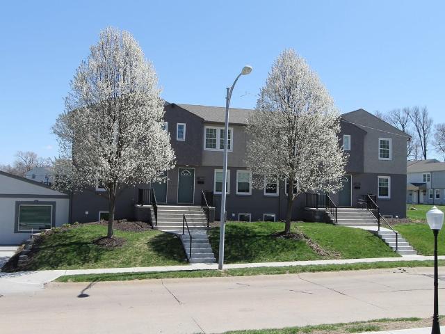 The Village 2 Bedroom Apartment for Rent at 3057 S 41st St, Omaha, NE 68105 Hanscom Park