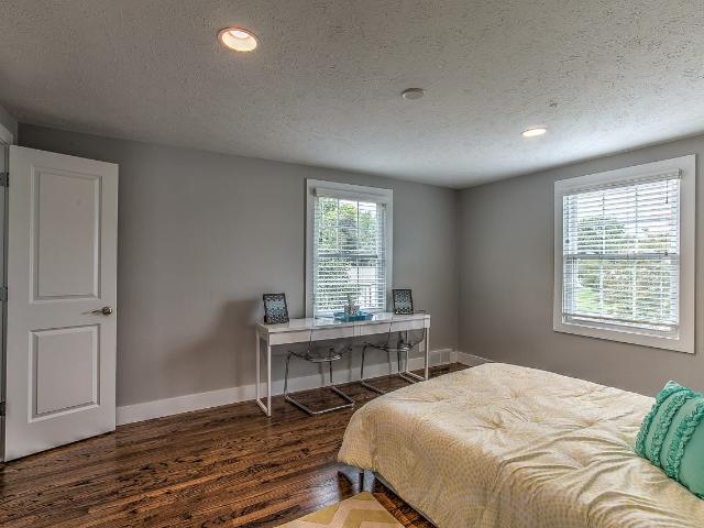 The Village 2 Bedroom Apartment for Rent at 3057 S 41st St, Omaha, NE 68105 Hanscom Park