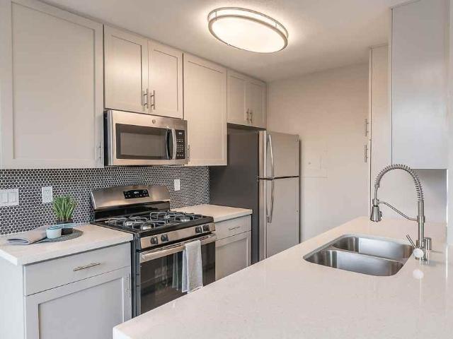The Village at Toluca Lake 2 Bedroom Apartment for Rent at 211 N Valley St, Burbank, CA 91505