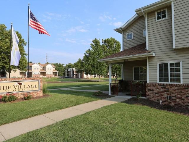 The Village at Old Town 1 Bedroom Apartment for Rent at 822 Sw 8th Ave, Topeka, KS 66603 Old Town