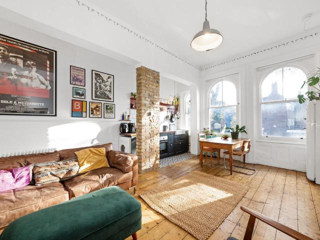 The Village, Charlton SE7, 2 bed flat to rent, £2,000 pcm | PrimeLocation