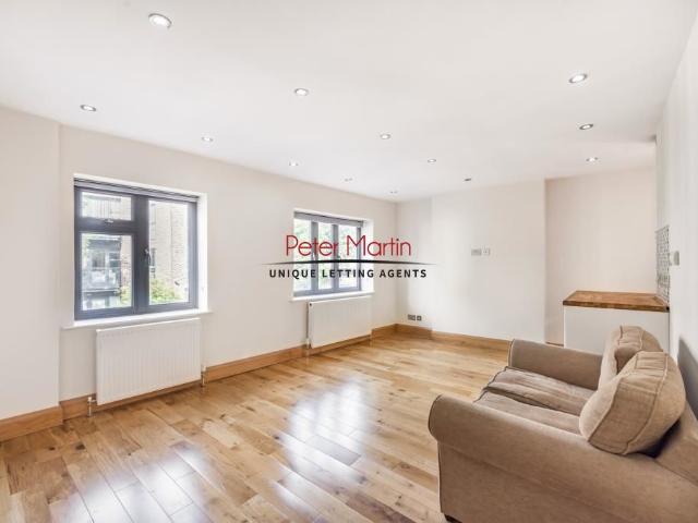 The Village, North End Way, Hampstead NW3, 1 bed flat to rent, £1,850 pcm | PrimeLocation
