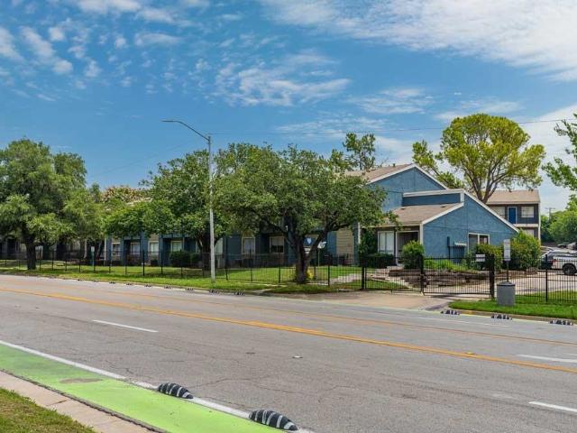 The Villas at Sierra Vista 2 Bedroom Apartment for Rent at 2819 Las Vegas Trl, Fort Worth, TX 76116 Western Hills North