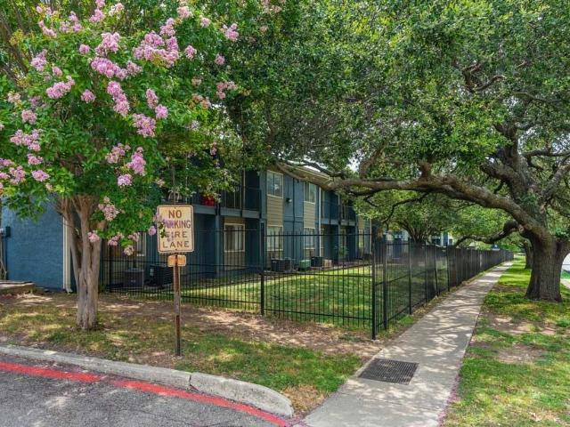 The Villas at Sierra Vista Studio Apartment for Rent at 2819 Las Vegas Trl, Fort Worth, TX 76116 Western Hills North