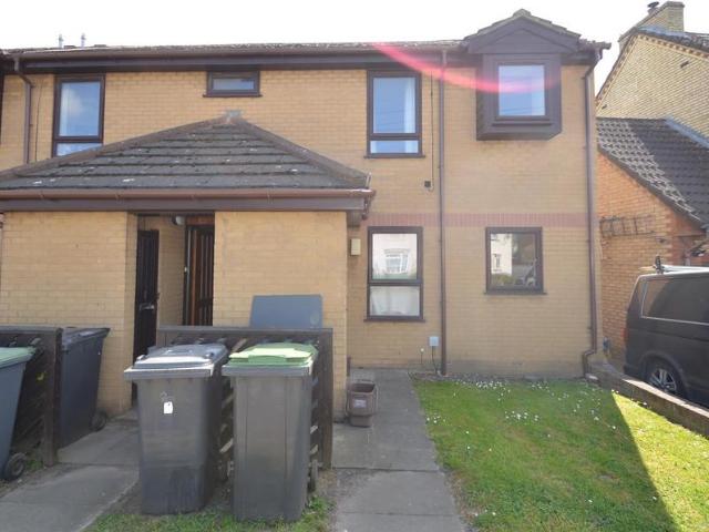 The Vines, Arlesey Road, Stotfold 2 bed flat to rent £1,050 pcm £242 pw