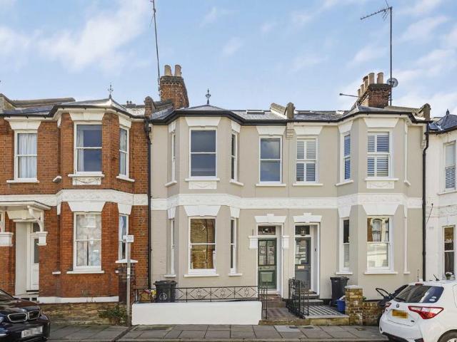 The Vineyard, Richmond TW10 4 bed house to rent £5,500 pcm £1,269 pw