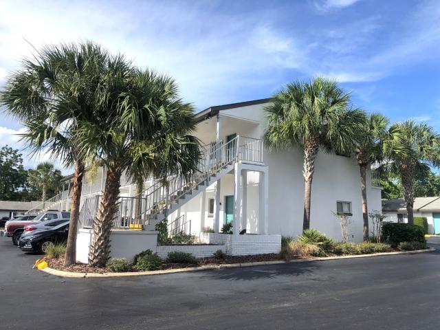 The Virginia Apartments | 1 and 2 Bedroom Apartments in Tavares, FL