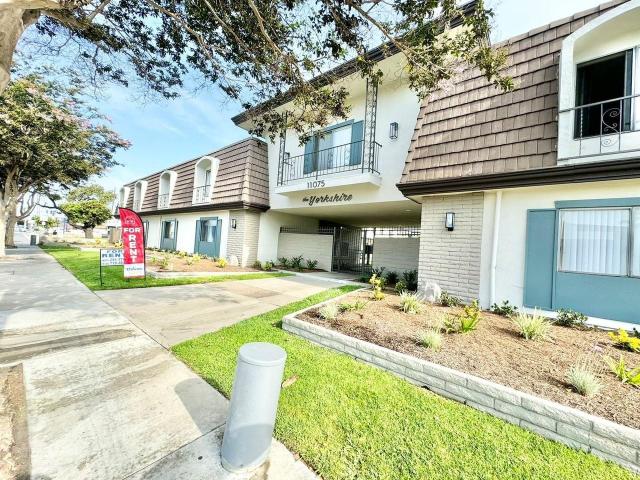 The Yorkshire Apartments 2 Bedroom Apartment for Rent at 11075 Westminster Ave, Garden Grove, CA 92843