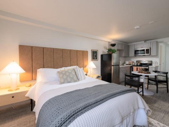 Thea Apartments Studio Apartment for Rent at 7414 S Hosmer St, Tacoma, WA 98408 South End