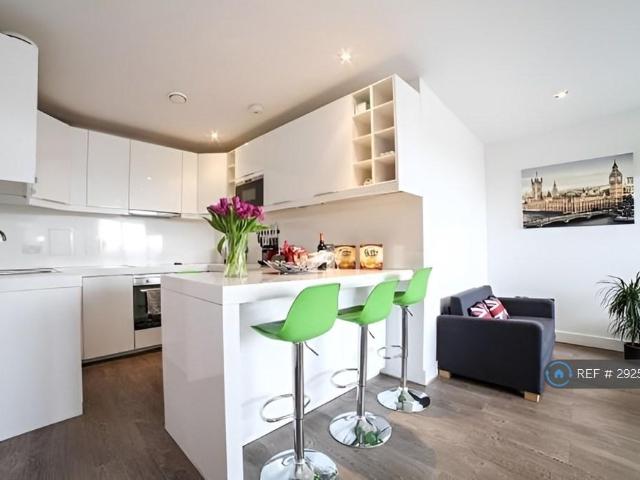Theatro Tower, London, SE8 3 bed flat to rent £2,800 pcm £646 pw