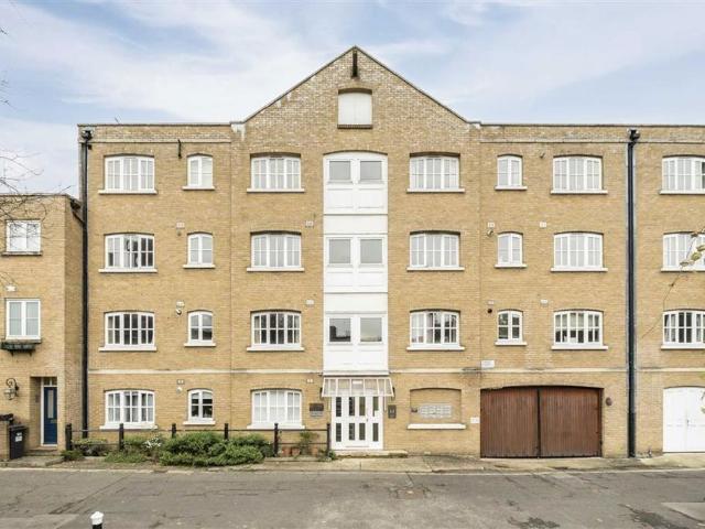 Theed Street, London SE1 2 bed flat to rent £2,700 pcm £623 pw
