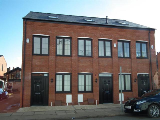 Thenford Street, Abington, Northampton 3 bed townhouse to rent £1,295 pcm £299 pw