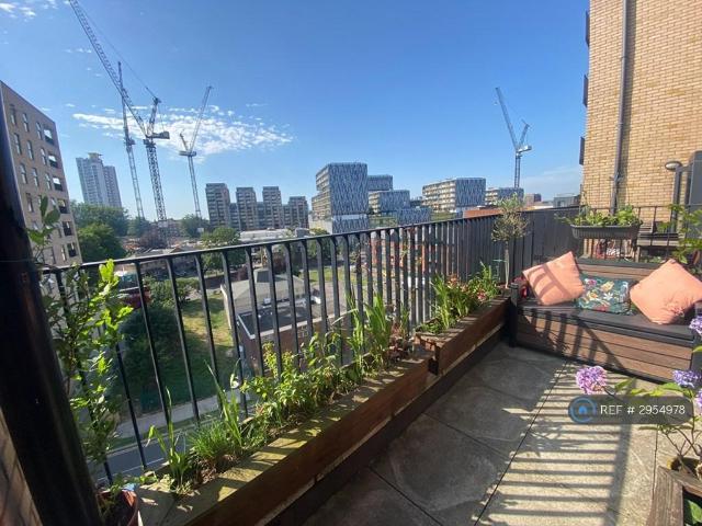 Theobald Heights, London, SE18 1 bed flat to rent £1,750 pcm £404 pw