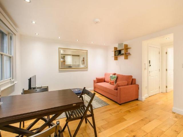 Theobalds Road, London WC1X 1 bed apartment to rent £3,900 pcm £900 pw