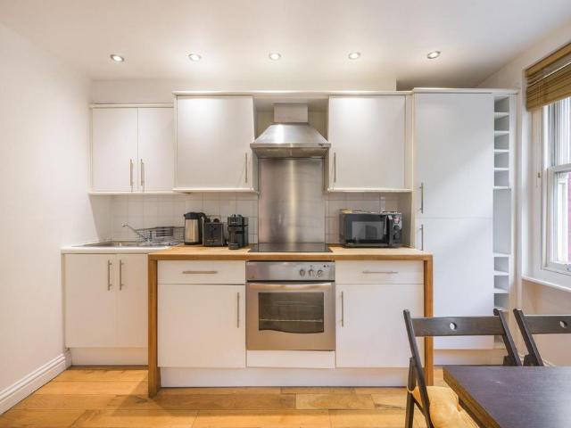 Theobalds Road, London WC1X 1 bed apartment to rent £3,900 pcm £900 pw