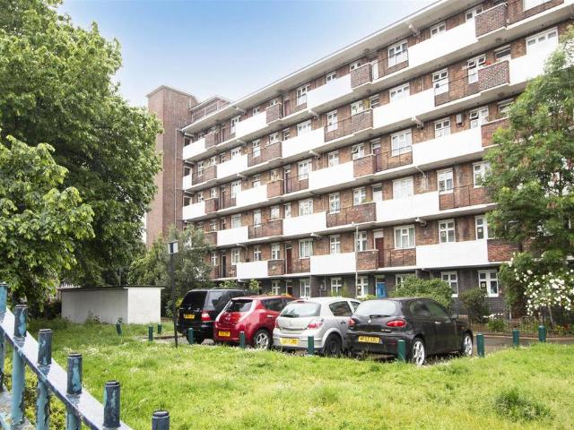 Thessaly Road, London SW8 3 bed flat to rent £2,500 pcm £577 pw