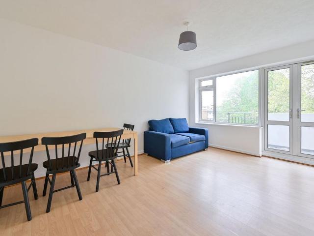 Thessaly Road, SW8, Battersea. 3 bed flat to rent £2,850 pcm £658 pw