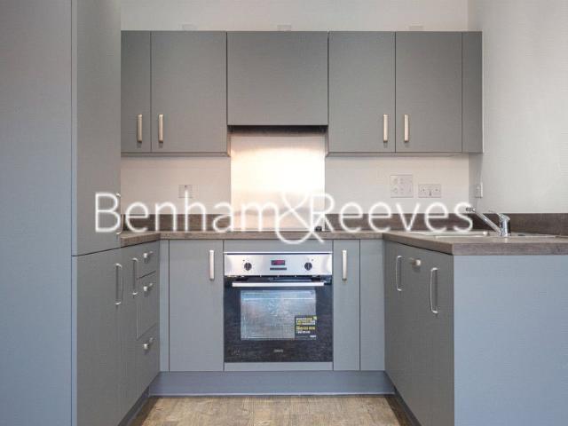 Thimble Crescent, Wallington SM6, 2 bed flat to rent, £1,700 pcm | PrimeLocation