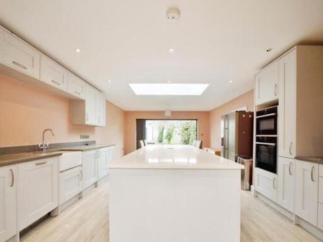 Third Avenue, Enfield, 5 Bedroom Semi detached